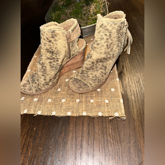 Very G | Shoes | Very G Keely Canvas Zip Up Wedge Heel | Poshmark